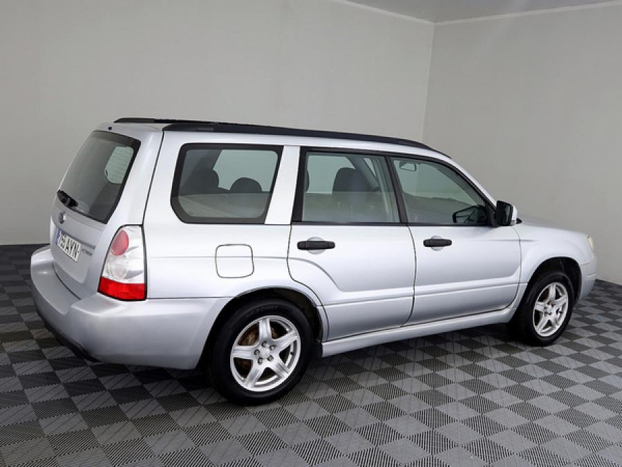 Pelēks Subaru Forester 2007 Tallina, ar dzinēja tilpumu 2.00 L un nobraukumu 198 tūkst. km par 2199 €, foto 4 vietnē AUTOMOTO.COM.LV