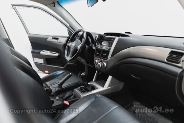 Pelēks Subaru Forester 2008 Tallina, ar dzinēja tilpumu 2.00 L un nobraukumu 193 tūkst. km par 3999 €, foto 11 vietnē AUTOMOTO.COM.LV