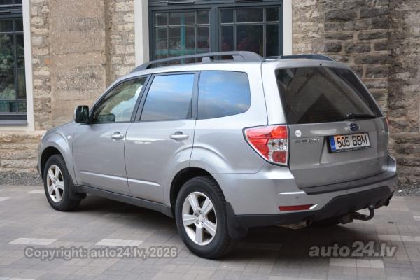 Pelēks Subaru Forester 2008 Tallina, ar dzinēja tilpumu 2.00 L un nobraukumu 271 tūkst. km par 4999 €, foto 3 vietnē AUTOMOTO.COM.LV