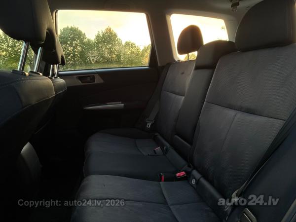 Pelēks Subaru Forester 2008 Tallina, ar dzinēja tilpumu 2.00 L un nobraukumu 220 tūkst. km par 3999 €, foto 6 vietnē AUTOMOTO.COM.LV
