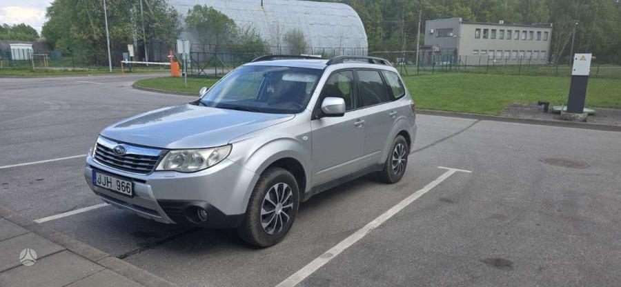 Pelēks Subaru Forester 2008 Kauņa, ar dzinēja tilpumu 1.99 L un nobraukumu 326 tūkst. km par 3300 €, foto 1 vietnē AUTOMOTO.COM.LV