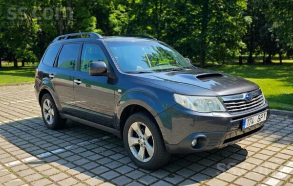 Pelēks Subaru Forester 2008 Tallina, ar dzinēja tilpumu 2.00 L un nobraukumu 330 tūkst. km par 1350 €, foto 1 vietnē AUTOMOTO.COM.LV