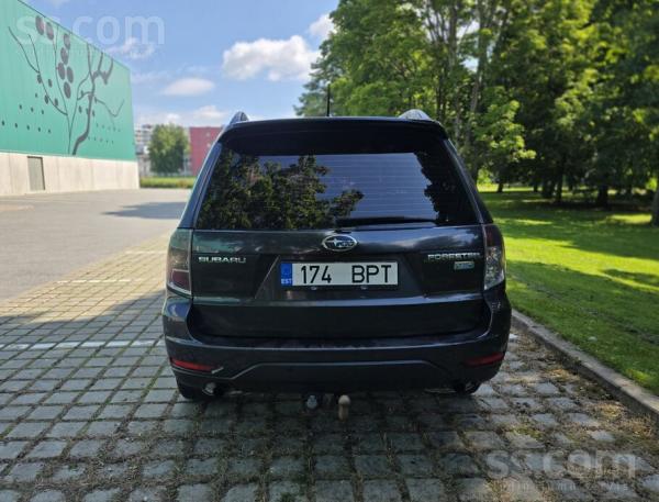 Pelēks Subaru Forester 2008 Tallina, ar dzinēja tilpumu 2.00 L un nobraukumu 330 tūkst. km par 1350 €, foto 3 vietnē AUTOMOTO.COM.LV