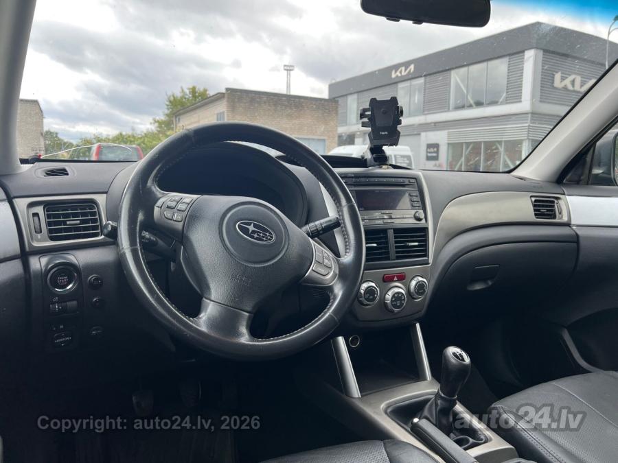 Pelēks Subaru Forester 2008 Narva, ar dzinēja tilpumu 2.00 L un nobraukumu 333 tūkst. km par 1999 €, foto 13 vietnē AUTOMOTO.COM.LV