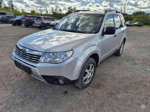 Grey Subaru Forester 2009 in Utena, with an engine capacity of 2.00 L and mileage of 217 thousand km for 6400 €, photo 1 on AUTOMOTO.COM.LV