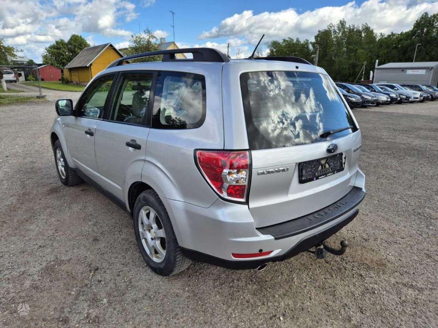 Grey Subaru Forester 2009 in Utena, with an engine capacity of 2.00 L and mileage of 217 thousand km for 6400 €, photo 4 on AUTOMOTO.COM.LV