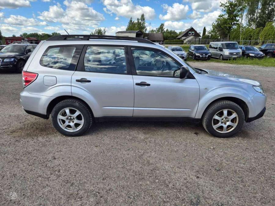 Grey Subaru Forester 2009 in Utena, with an engine capacity of 2.00 L and mileage of 217 thousand km for 6400 €, photo 7 on AUTOMOTO.COM.LV
