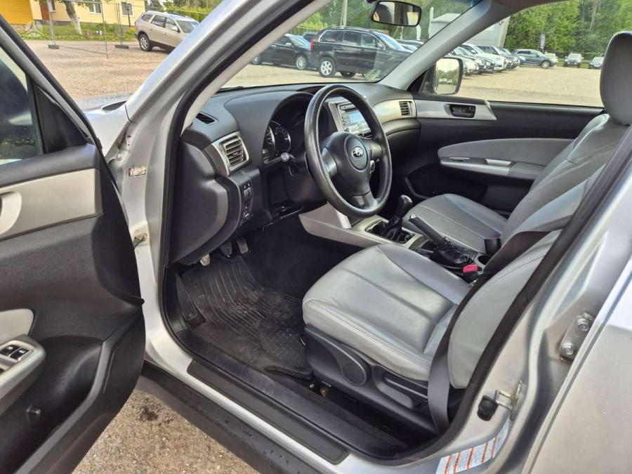 Grey Subaru Forester 2009 in Utena, with an engine capacity of 2.00 L and mileage of 217 thousand km for 6400 €, photo 10 on AUTOMOTO.COM.LV
