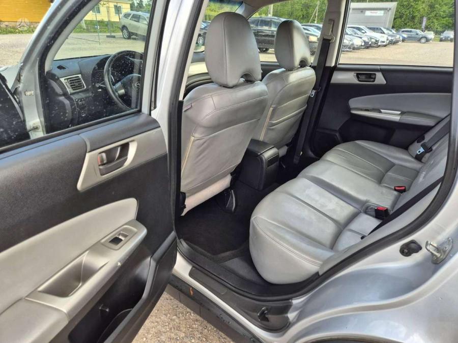 Grey Subaru Forester 2009 in Utena, with an engine capacity of 2.00 L and mileage of 217 thousand km for 6400 €, photo 11 on AUTOMOTO.COM.LV