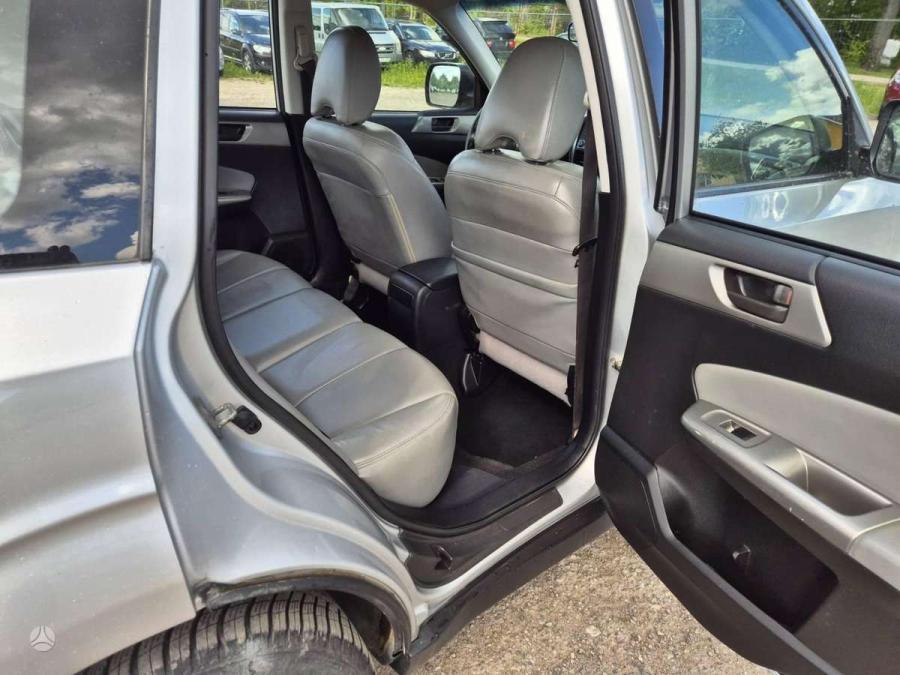 Grey Subaru Forester 2009 in Utena, with an engine capacity of 2.00 L and mileage of 217 thousand km for 6400 €, photo 13 on AUTOMOTO.COM.LV