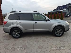 Pelēks Subaru Forester 2010 Paide, ar dzinēja tilpumu 2.00 L un nobraukumu 345 tūkst. km par 4990 €, foto 3 vietnē AUTOMOTO.COM.LV
