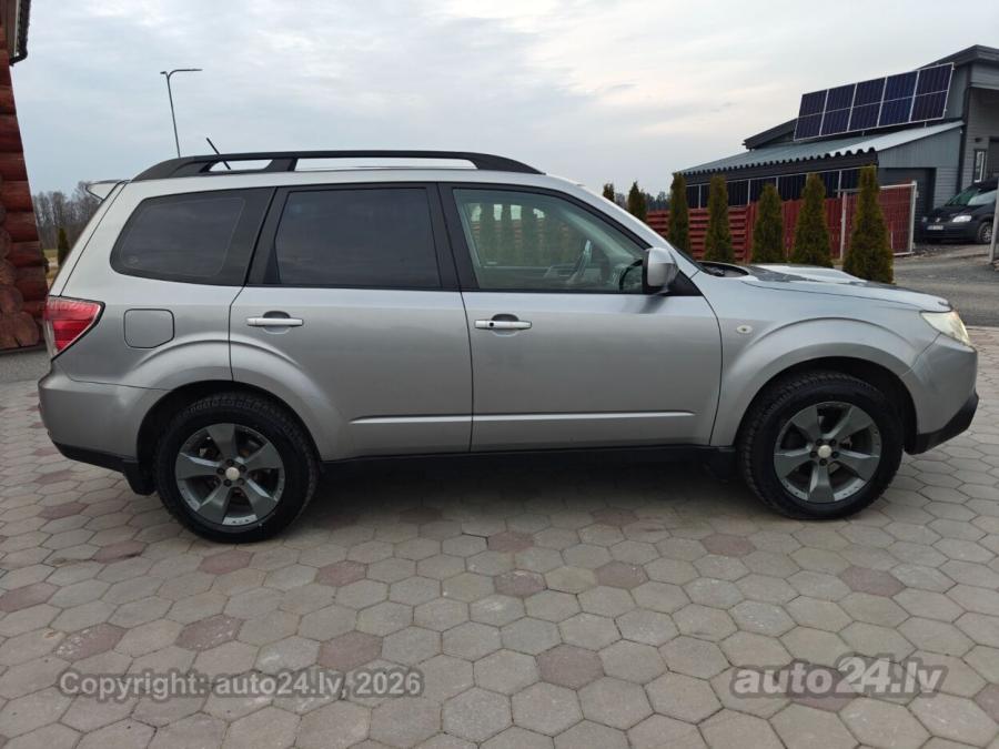 Pelēks Subaru Forester 2010 Paide, ar dzinēja tilpumu 2.00 L un nobraukumu 345 tūkst. km par 4990 €, foto 3 vietnē AUTOMOTO.COM.LV