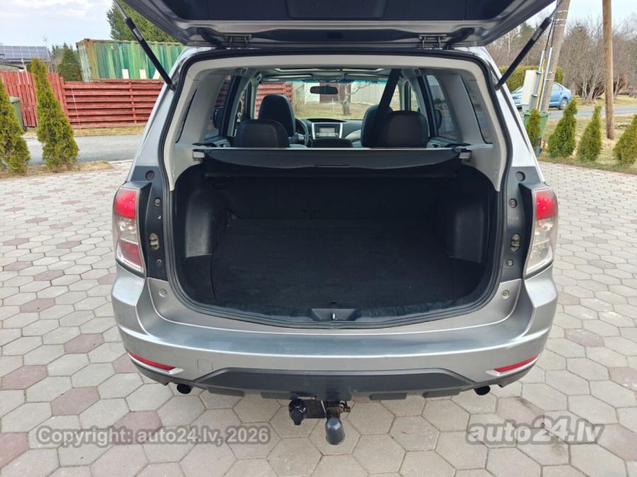 Pelēks Subaru Forester 2010 Paide, ar dzinēja tilpumu 2.00 L un nobraukumu 345 tūkst. km par 4990 €, foto 7 vietnē AUTOMOTO.COM.LV