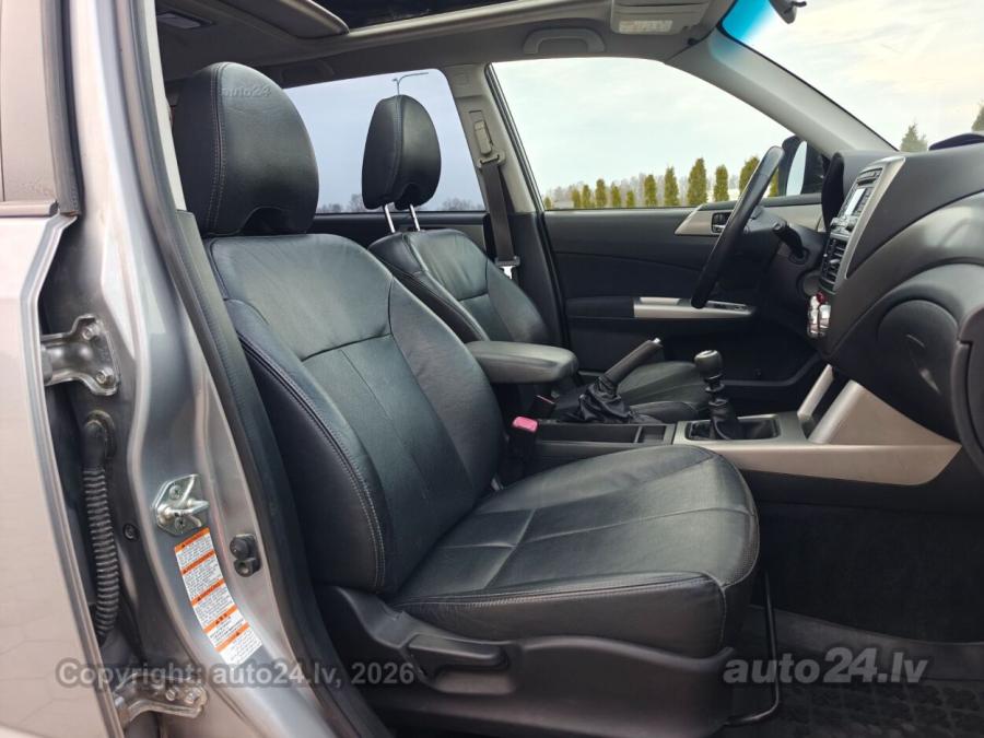 Pelēks Subaru Forester 2010 Paide, ar dzinēja tilpumu 2.00 L un nobraukumu 345 tūkst. km par 4990 €, foto 11 vietnē AUTOMOTO.COM.LV