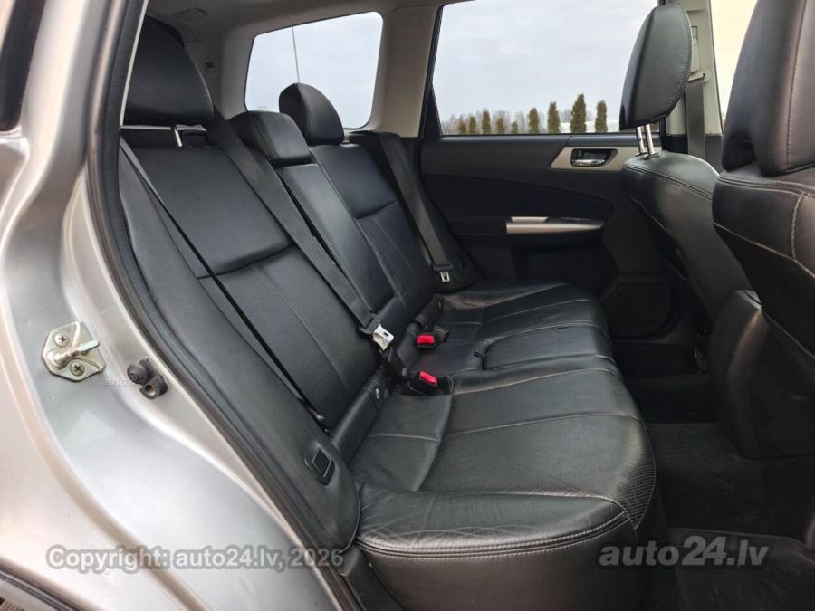 Pelēks Subaru Forester 2010 Paide, ar dzinēja tilpumu 2.00 L un nobraukumu 345 tūkst. km par 4990 €, foto 13 vietnē AUTOMOTO.COM.LV