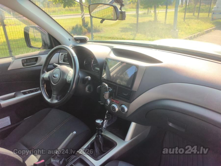 Pelēks Subaru Forester 2010 Tallina, ar dzinēja tilpumu 2.00 L un nobraukumu 265 tūkst. km par 2990 €, foto 13 vietnē AUTOMOTO.COM.LV