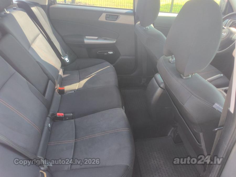 Pelēks Subaru Forester 2010 Tallina, ar dzinēja tilpumu 2.00 L un nobraukumu 265 tūkst. km par 2990 €, foto 15 vietnē AUTOMOTO.COM.LV