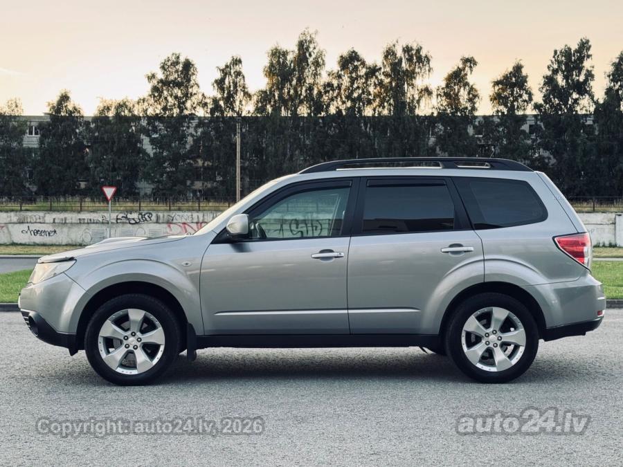 Grey Subaru Forester 2010 in Tallinn, with an engine capacity of 2.00 L and mileage of 217 thousand km for 4290 €, photo 3 on AUTOMOTO.COM.LV