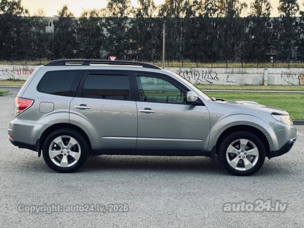 Grey Subaru Forester 2010 in Tallinn, with an engine capacity of 2.00 L and mileage of 217 thousand km for 4290 €, photo 5 on AUTOMOTO.COM.LV