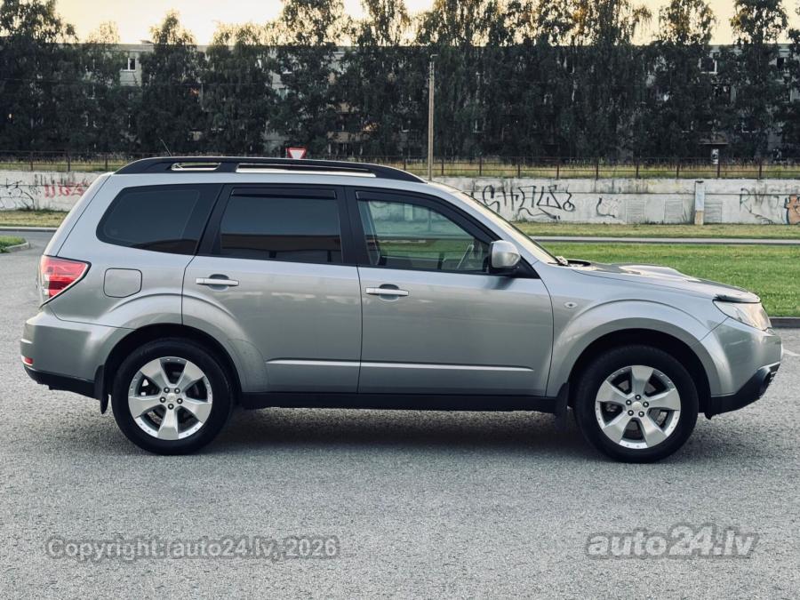 Grey Subaru Forester 2010 in Tallinn, with an engine capacity of 2.00 L and mileage of 217 thousand km for 4290 €, photo 6 on AUTOMOTO.COM.LV