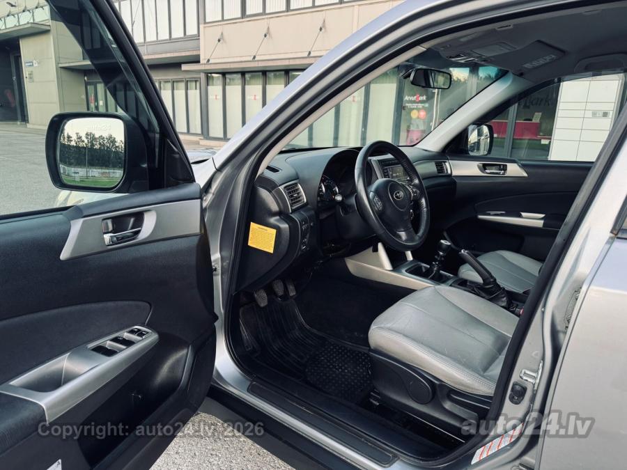 Grey Subaru Forester 2010 in Tallinn, with an engine capacity of 2.00 L and mileage of 217 thousand km for 4290 €, photo 9 on AUTOMOTO.COM.LV