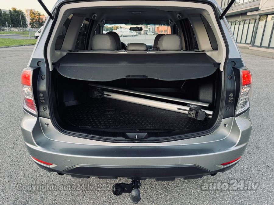 Grey Subaru Forester 2010 in Tallinn, with an engine capacity of 2.00 L and mileage of 217 thousand km for 4290 €, photo 11 on AUTOMOTO.COM.LV