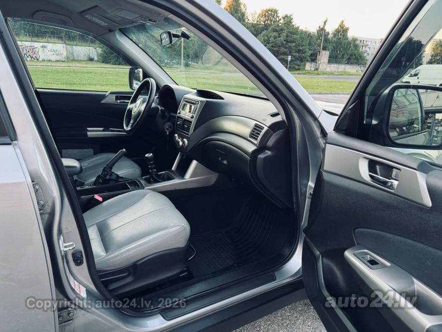 Grey Subaru Forester 2010 in Tallinn, with an engine capacity of 2.00 L and mileage of 217 thousand km for 4290 €, photo 13 on AUTOMOTO.COM.LV