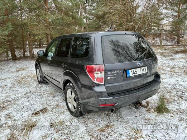 Pelēks Subaru Forester 2011 Pērnava, ar dzinēja tilpumu 2.00 L un nobraukumu 350 tūkst. km par 3900 €, foto 4 vietnē AUTOMOTO.COM.LV