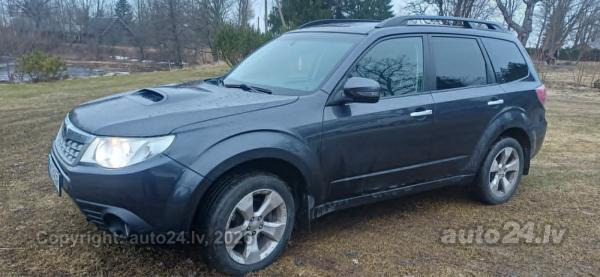 Pelēks Subaru Forester 2011 Tallina, ar dzinēja tilpumu 2.00 L un nobraukumu 344 tūkst. km par 1500 €, foto 1 vietnē AUTOMOTO.COM.LV