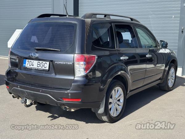 Grey Subaru Forester 2012 in Tallinn, with an engine capacity of 2.00 L and mileage of 384 thousand km for 2995 €, photo 4 on AUTOMOTO.COM.LV