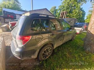 Pelēks Subaru Forester 2012 Tallina, ar dzinēja tilpumu 2.00 L un nobraukumu 339 tūkst. km par 999 €, foto 3 vietnē AUTOMOTO.COM.LV