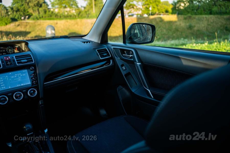 Grey Subaru Forester 2018 in Rakvere, with an engine capacity of 2.00 L and mileage of 155 thousand km for 14000 €, photo 15 on AUTOMOTO.COM.LV