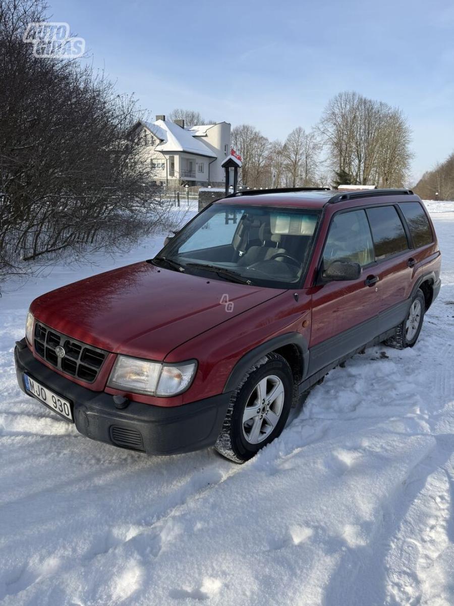 Red Subaru Forester 1998 in Kaunas, with an engine capacity of 2.00 L and mileage of 366 thousand km for 2000 €, photo 1 on AUTOMOTO.COM.LV