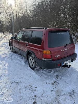 Red Subaru Forester 1998 in Kaunas, with an engine capacity of 2.00 L and mileage of 366 thousand km for 2000 €, photo 3 on AUTOMOTO.COM.LV