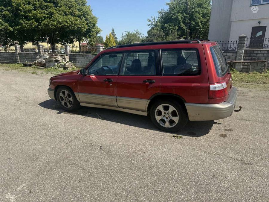 Красный Субару Форестер 2000 в Шилале, объемом двигателя 1.99 л и пробегом 222 тыс. км за 600 €, фото 7 на AUTOMOTO.COM.LV