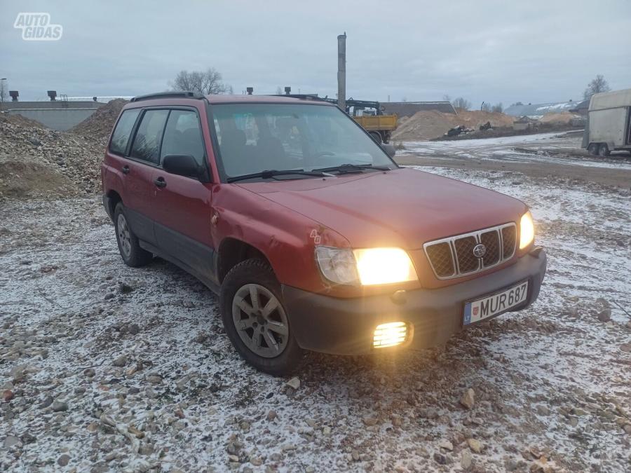 Red Subaru Forester 2001 in Siauliai, with an engine capacity of 2.00 L and mileage of 280 thousand km for 700 €, photo 2 on AUTOMOTO.COM.LV