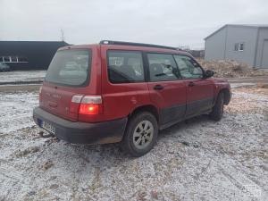 Red Subaru Forester 2001 in Siauliai, with an engine capacity of 2.00 L and mileage of 280 thousand km for 700 €, photo 3 on AUTOMOTO.COM.LV