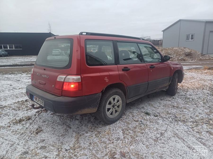 Red Subaru Forester 2001 in Siauliai, with an engine capacity of 2.00 L and mileage of 280 thousand km for 700 €, photo 3 on AUTOMOTO.COM.LV