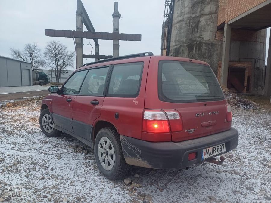 Red Subaru Forester 2001 in Siauliai, with an engine capacity of 2.00 L and mileage of 280 thousand km for 700 €, photo 6 on AUTOMOTO.COM.LV
