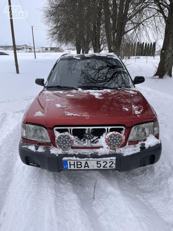 Sarkans Subaru Forester 2001 Šauļi, ar dzinēja tilpumu 2.00 L un nobraukumu 400 tūkst. km par 1200 €, foto 2 vietnē AUTOMOTO.COM.LV