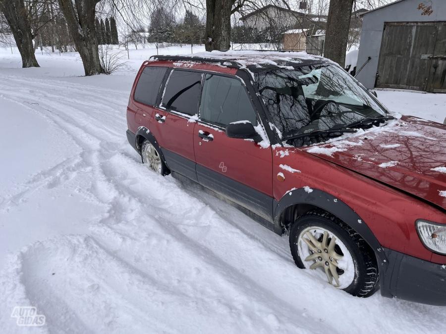 Sarkans Subaru Forester 2001 Šauļi, ar dzinēja tilpumu 2.00 L un nobraukumu 400 tūkst. km par 1200 €, foto 3 vietnē AUTOMOTO.COM.LV