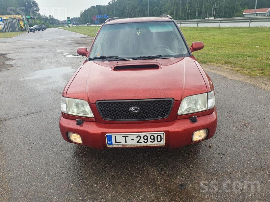 Red Subaru Forester 2003 in Riga, with an engine capacity of 2.00 L and mileage of 461 thousand km for 1500 €, photo 1 on AUTOMOTO.COM.LV