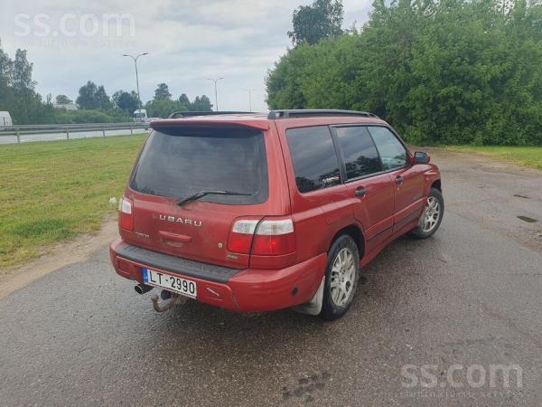 Red Subaru Forester 2003 in Riga, with an engine capacity of 2.00 L and mileage of 461 thousand km for 1500 €, photo 3 on AUTOMOTO.COM.LV