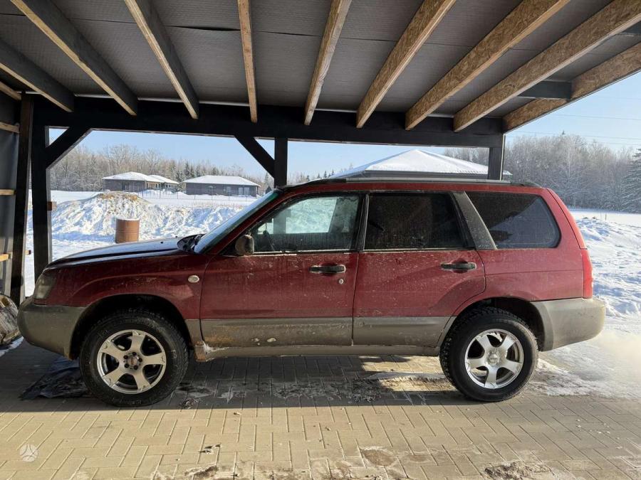 Sarkans Subaru Forester 2003 Kauņa, ar dzinēja tilpumu 2.50 L un nobraukumu 372 tūkst. km par 2600 €, foto 3 vietnē AUTOMOTO.COM.LV