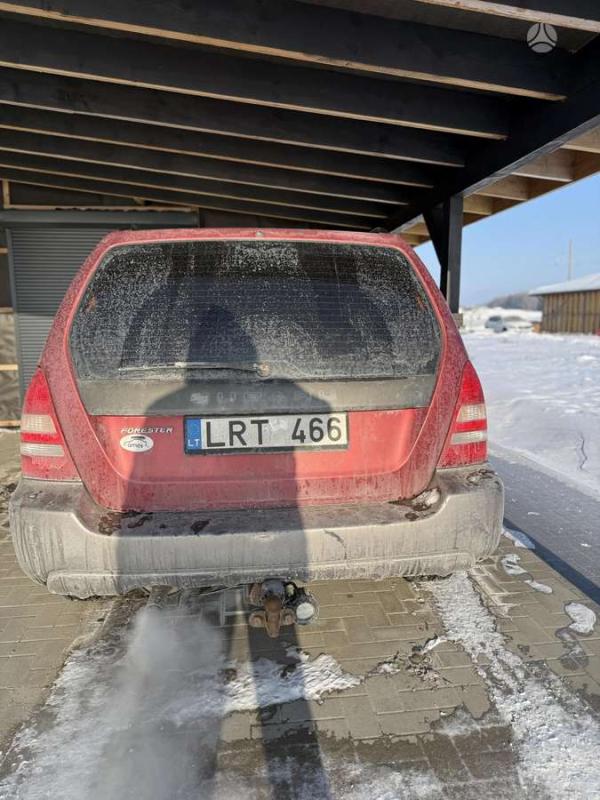 Red Subaru Forester 2003 in Kaunas, with an engine capacity of 2.50 L and mileage of 372 thousand km for 2600 €, photo 5 on AUTOMOTO.COM.LV