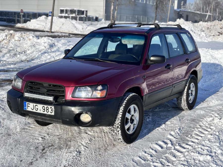 Red Subaru Forester 2004 in Vilnius, with an engine capacity of 2.50 L and mileage of 420 thousand km for 2250 €, photo 1 on AUTOMOTO.COM.LV