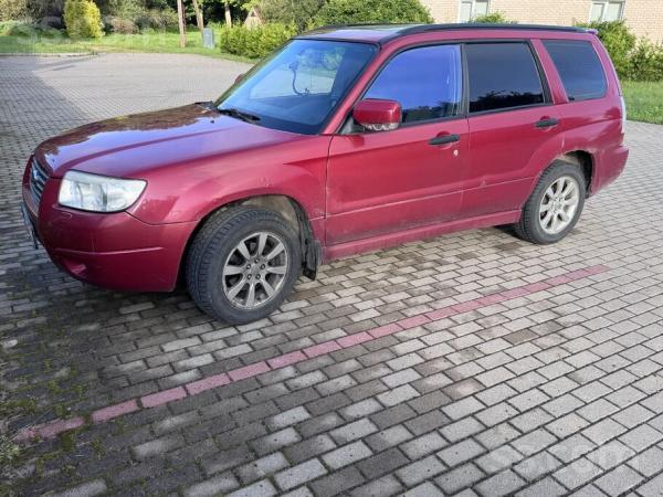 Red Subaru Forester 2005 in Preili, with an engine capacity of 2.00 L and mileage of 264 thousand km for 2350 €, photo 1 on AUTOMOTO.COM.LV