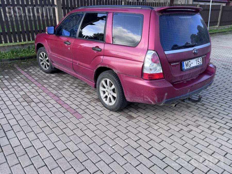 Red Subaru Forester 2005 in Preili, with an engine capacity of 2.00 L and mileage of 264 thousand km for 2350 €, photo 3 on AUTOMOTO.COM.LV