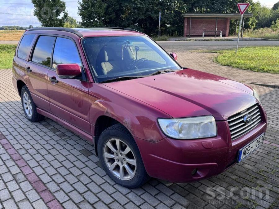Red Subaru Forester 2005 in Preili, with an engine capacity of 2.00 L and mileage of 264 thousand km for 2350 €, photo 5 on AUTOMOTO.COM.LV