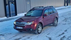 Sarkans Subaru Forester 2008 Viļņa, ar dzinēja tilpumu 2.50 L un nobraukumu 183 tūkst. km par 4000 €, foto  vietnē AUTOMOTO.COM.LV